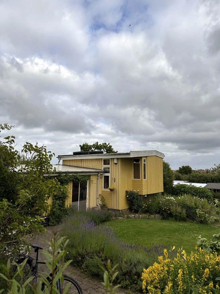 10 Yellow Tiny Houses We Absolutely Love (Image Series)