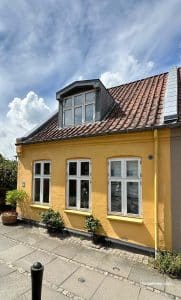 10 Yellow Tiny Houses We Absolutely Love (Image Series)